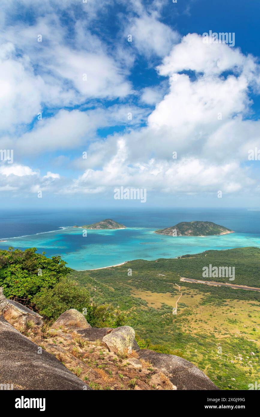 Spectacular aerial view of coral reefs from Cooks Look on Lizard Island ...