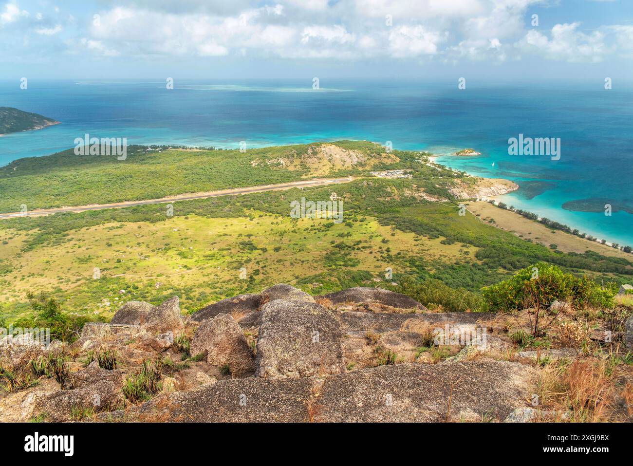Spectacular aerial view of coral reefs from Cooks Look on Lizard Island ...