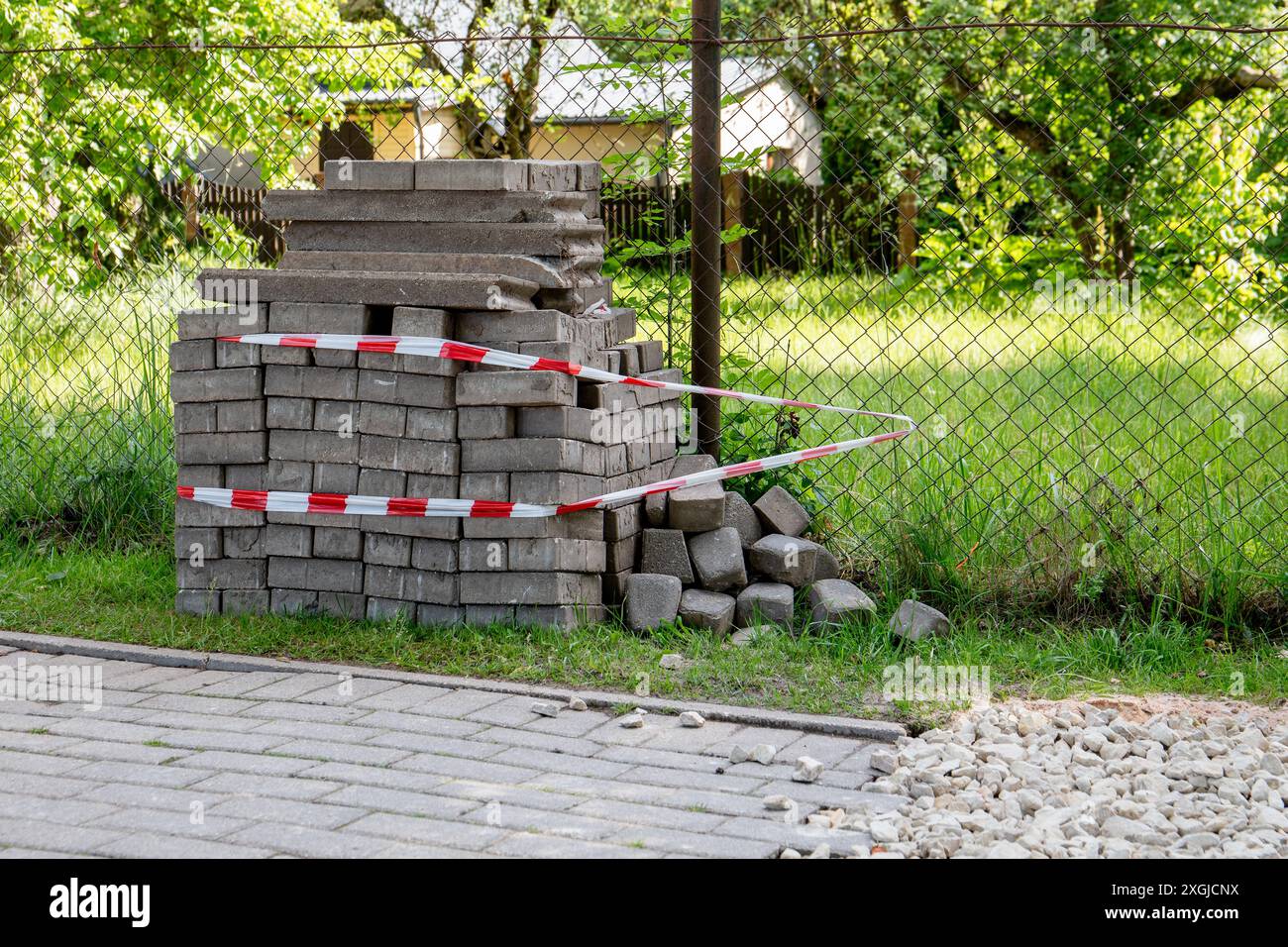 Bricks and stones piled up hi-res stock photography and images - Alamy