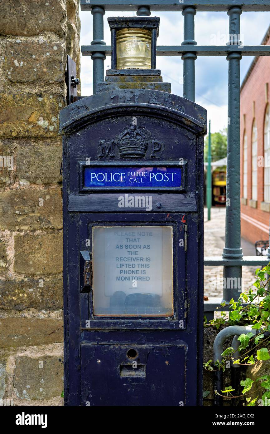 Old fashioned police telephone box hi-res stock photography and images ...