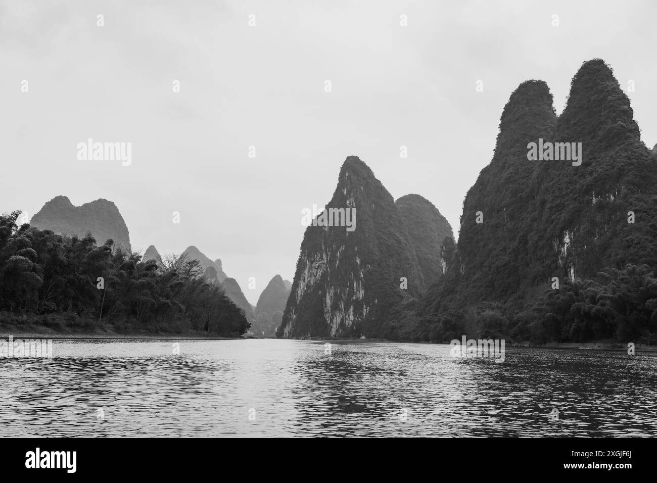Guilin yangshuo xingping chinese view Black and White Stock Photos ...