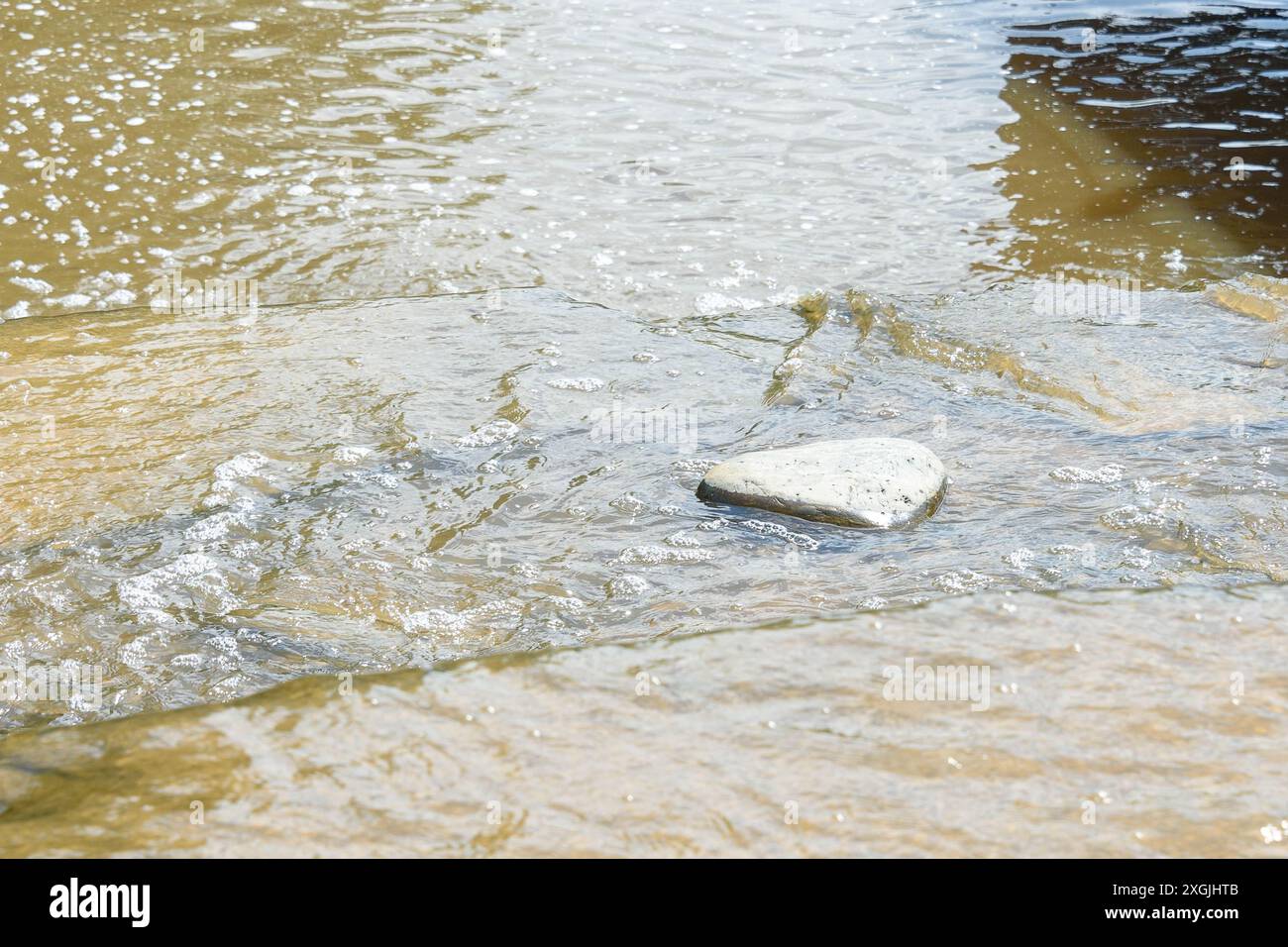 Water flows around stone hi-res stock photography and images - Alamy