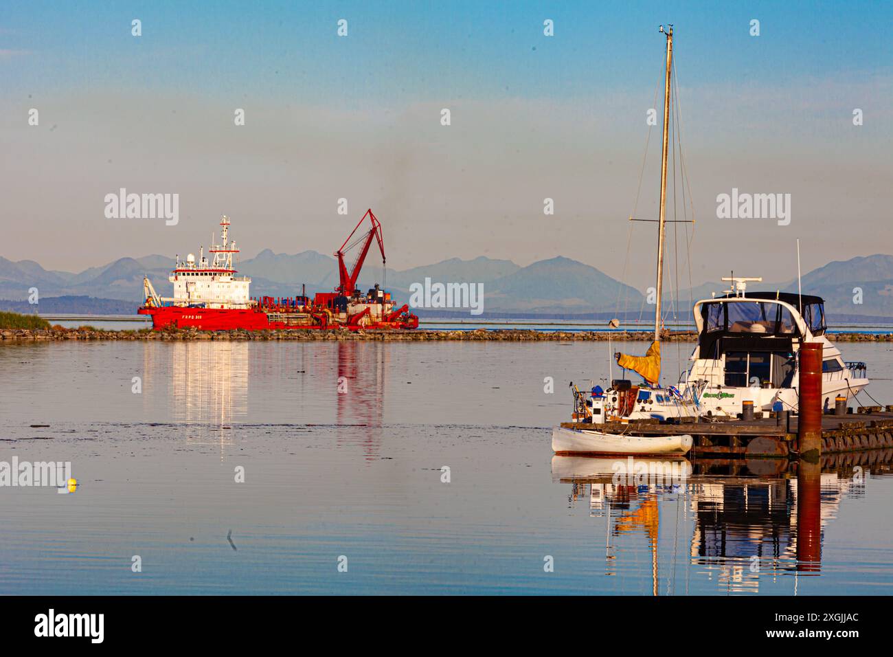Sand dredger dredging channel hi-res stock photography and images - Alamy