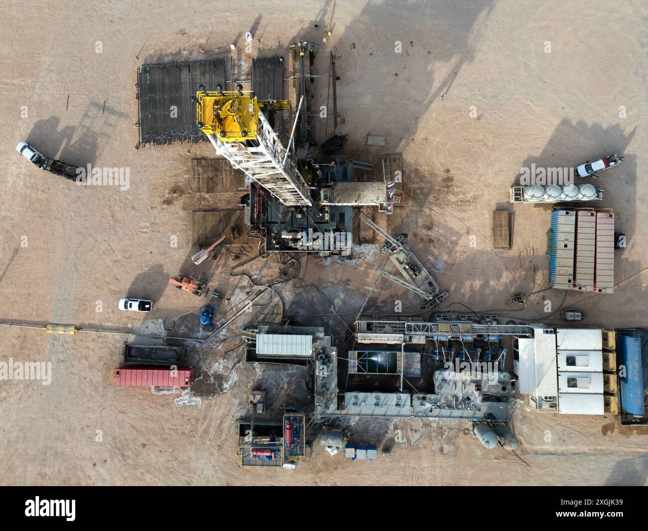 Looking straight down at a Permian Basin oil driling operation Stock ...