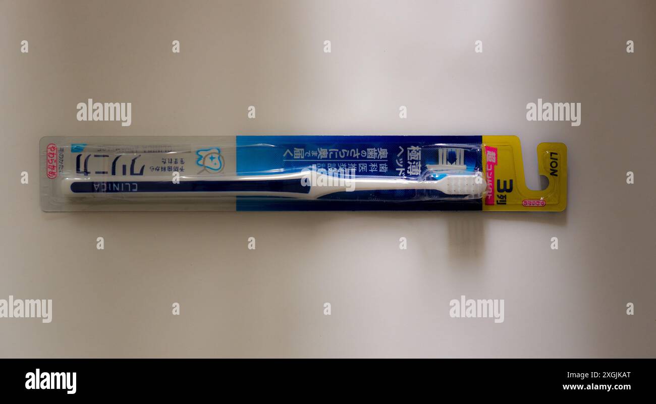 Toothbrush Lion Clinica Stock Photo - Alamy