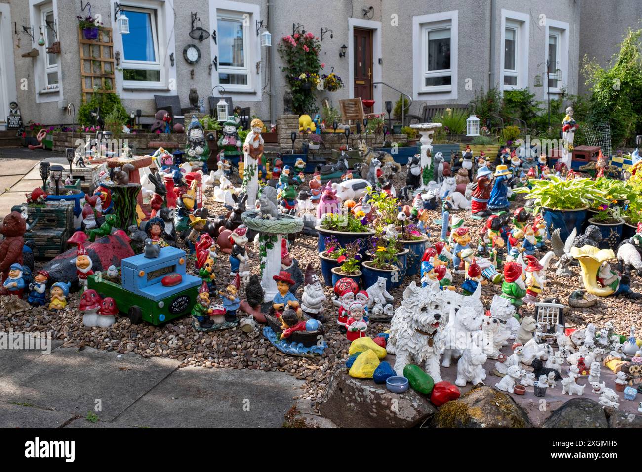 Crowd of gnomes hi-res stock photography and images - Alamy