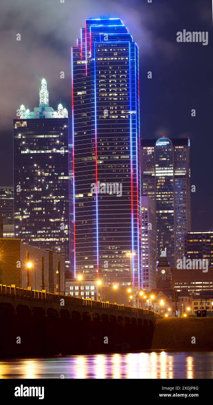 Dallas night bridge hi-res stock photography and images - Alamy