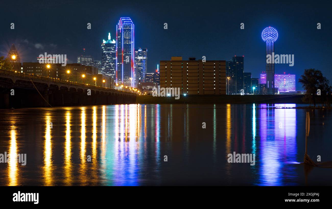 Dallas Texas Skyline with Reflection at Night Stock Photo - Alamy
