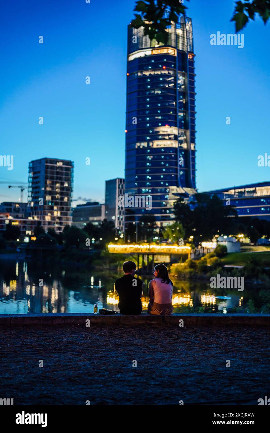 Spectacular view of MOL Campus, Budapest's new, illuminated skyscraper ...