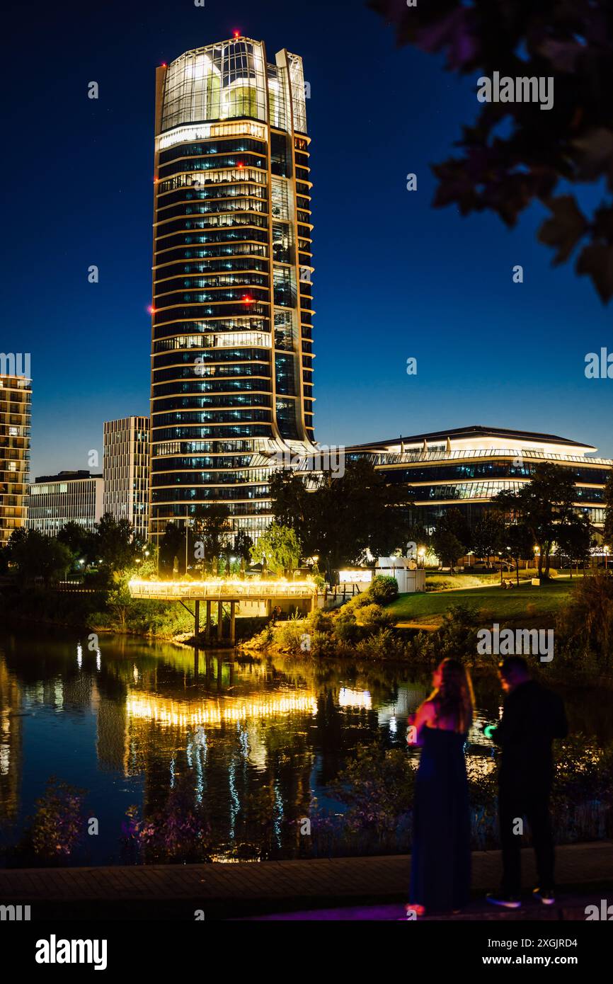Spectacular view of MOL Campus, Budapest's new, illuminated skyscraper ...