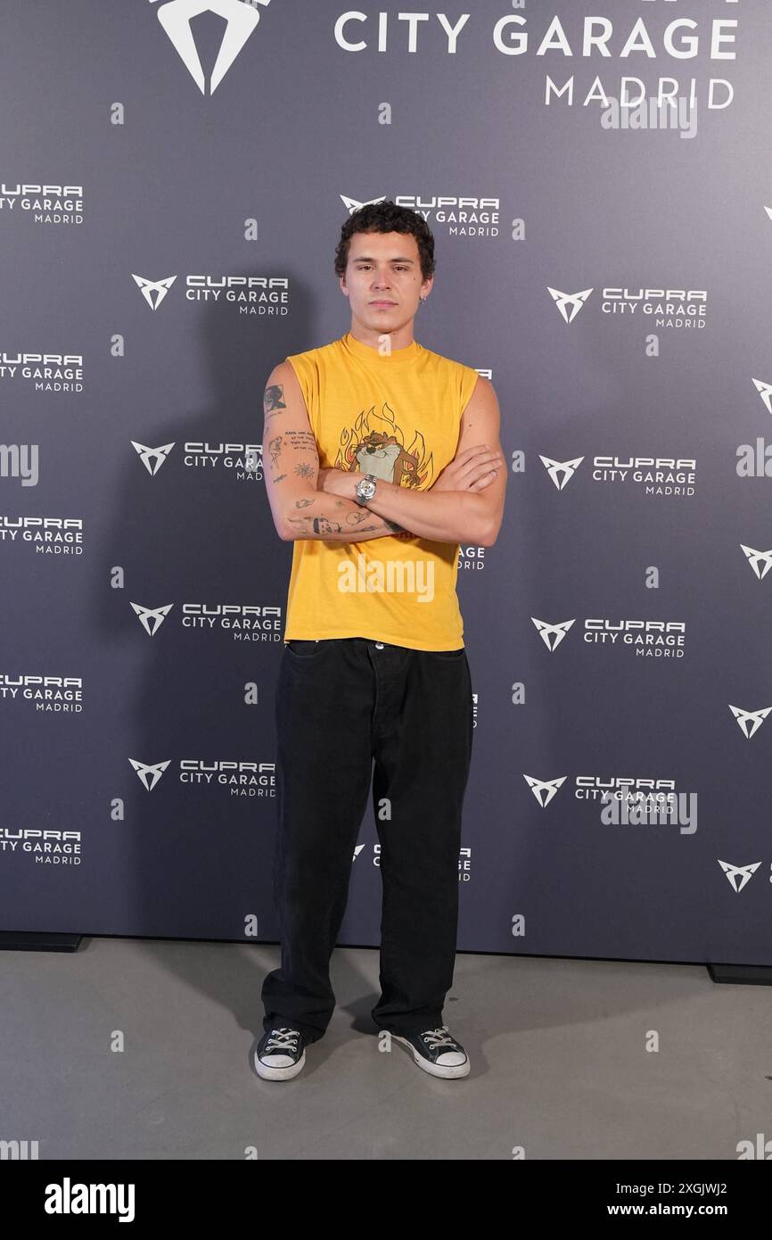 Aaron Piper presents his new invisibility project at the Cupra City ...