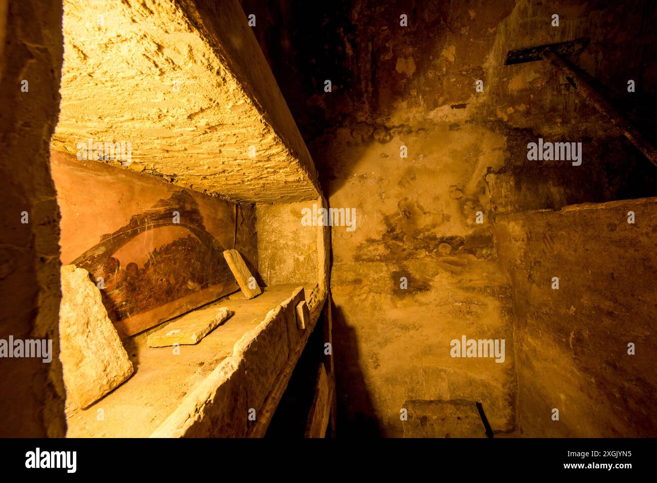Caves and catacombs hi-res stock photography and images - Alamy