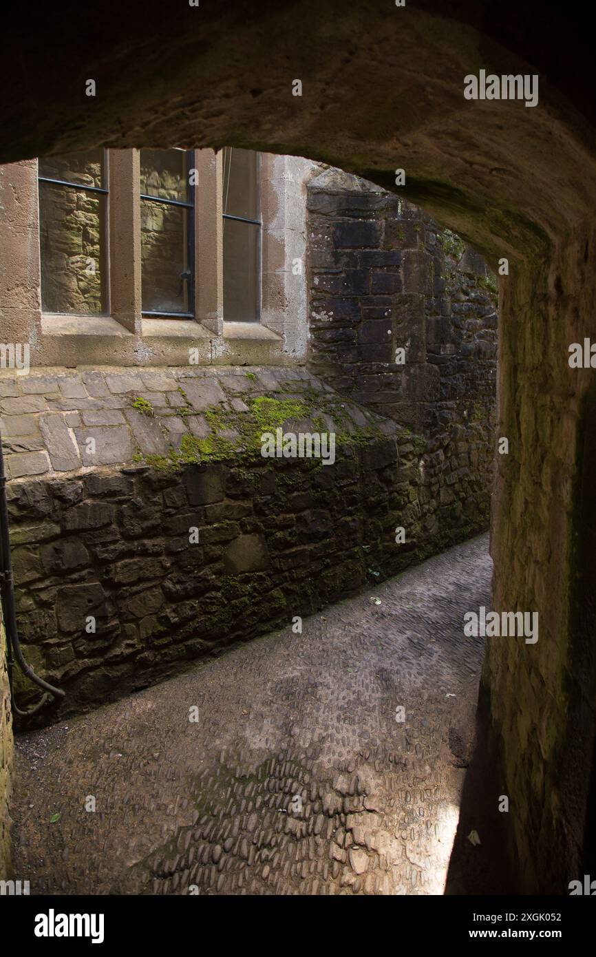 Old castle wall windows hi-res stock photography and images - Alamy