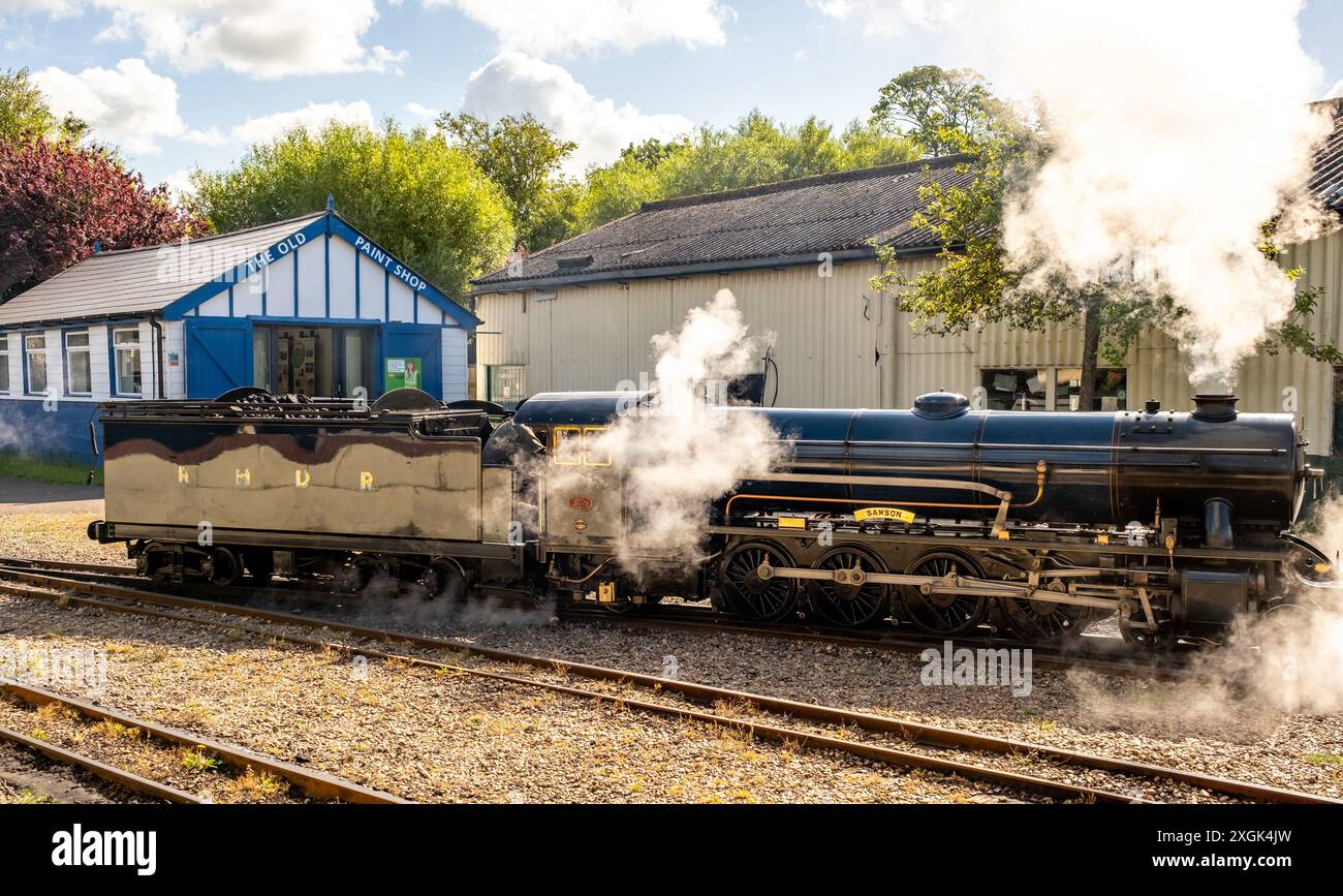 Steam train at Romney station on the Romney, Hythe & Dymchurch railway ...