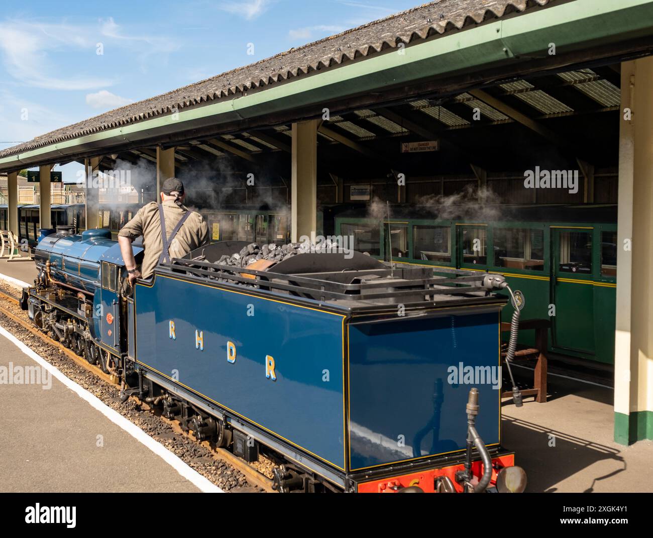 Steam train at Romney station on the Romney, Hythe & Dymchurch railway ...