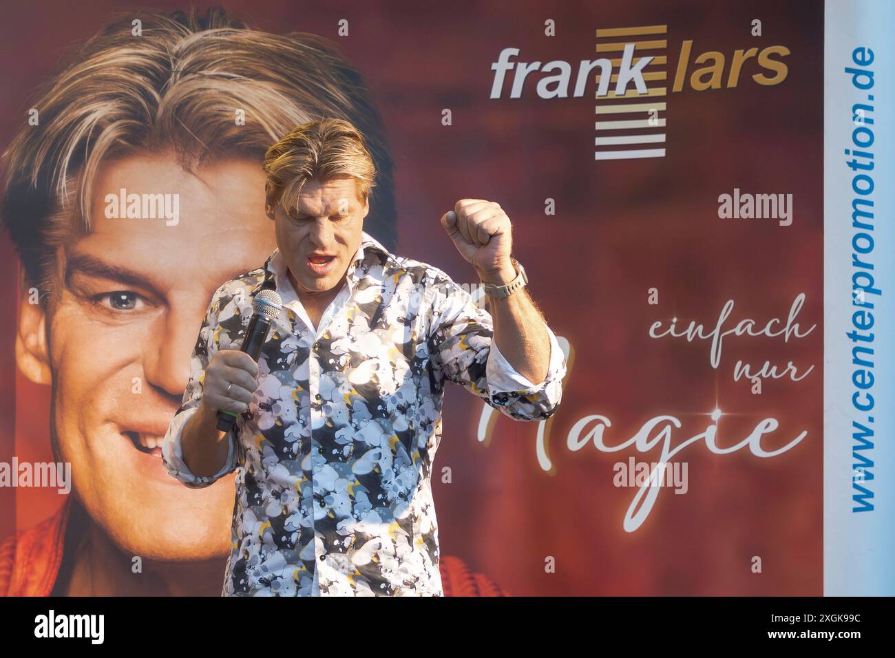 Centerpromotion hi-res stock photography and images - Alamy