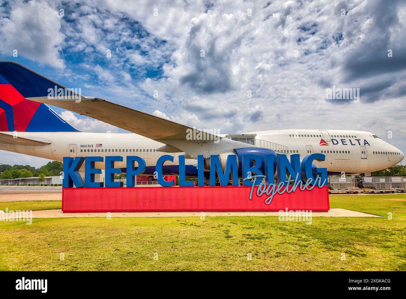 Delta jet climbing hi-res stock photography and images - Alamy