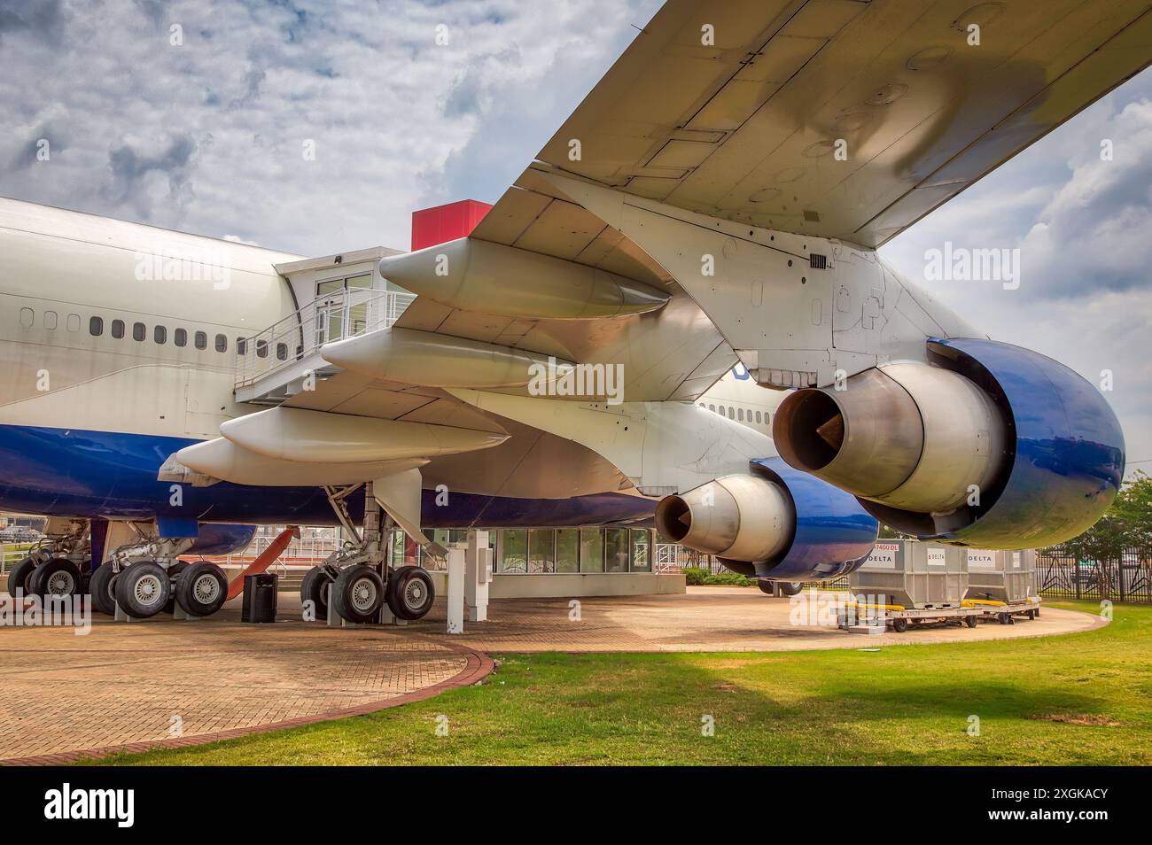 Gigantic ship logo hi-res stock photography and images - Alamy