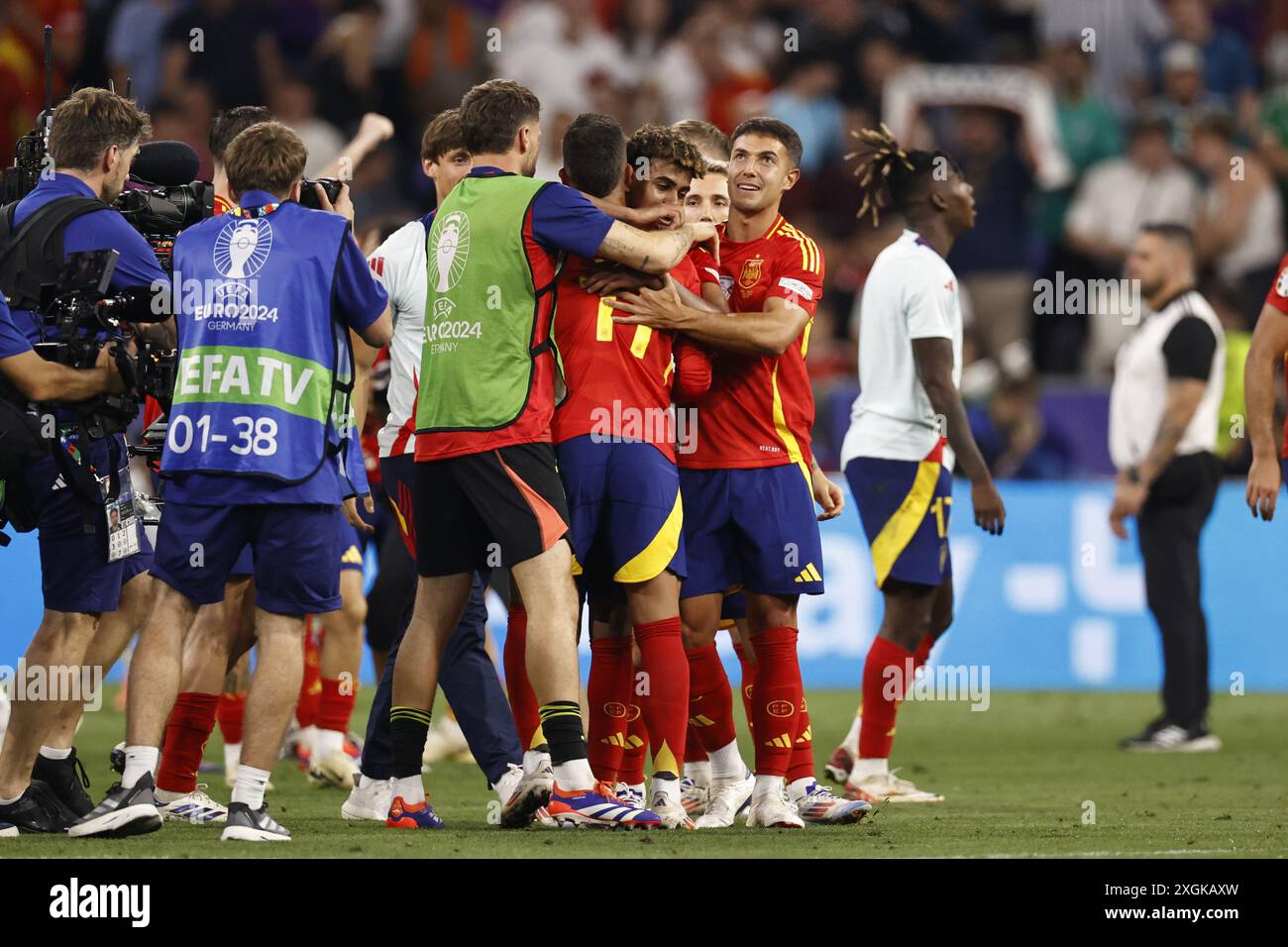 MUNICH - (l-r) Ferran Torres of Spain, Lamine Yamal of Spain during the ...