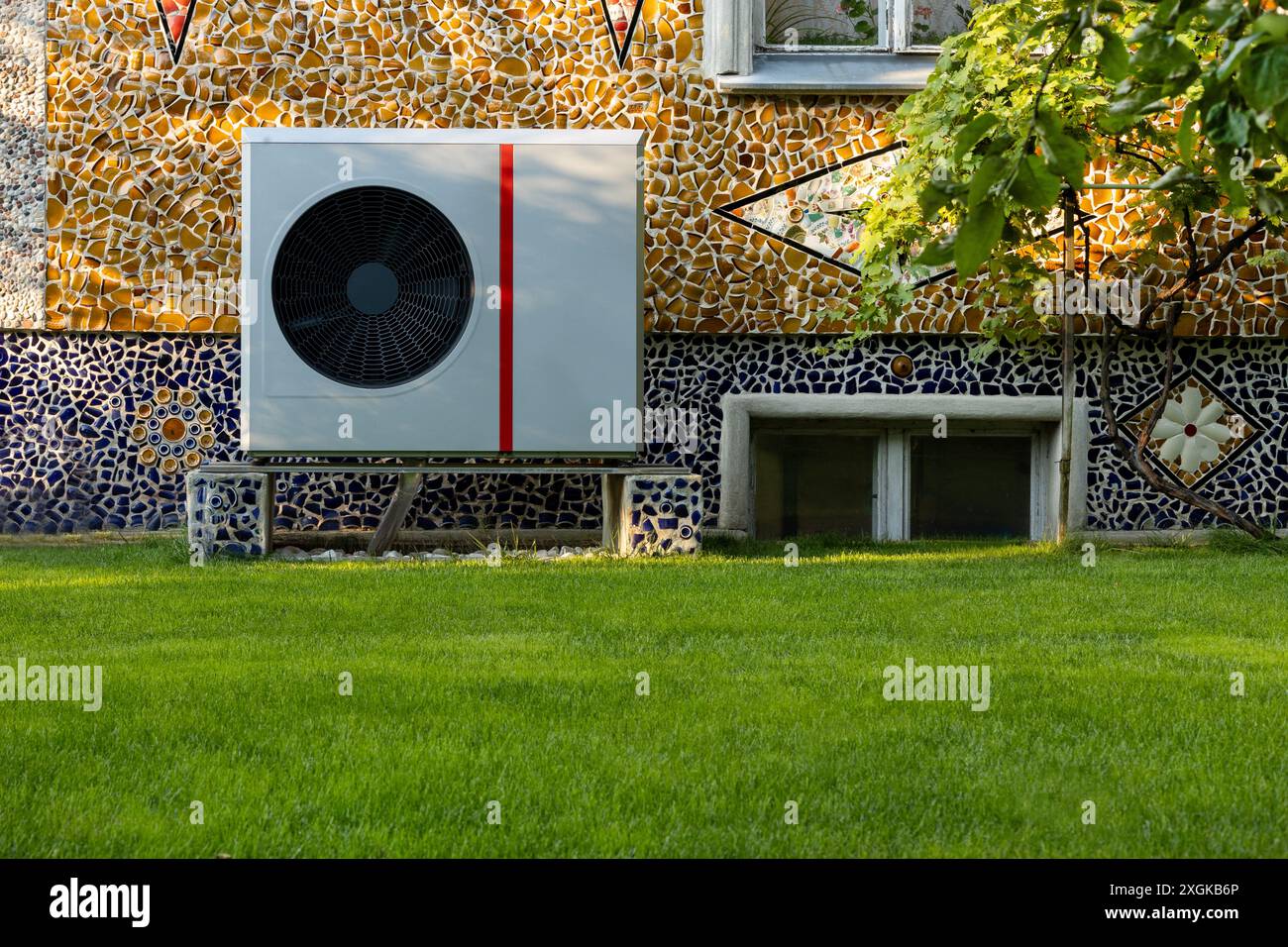 Outdoor unit heat pump hi-res stock photography and images - Alamy