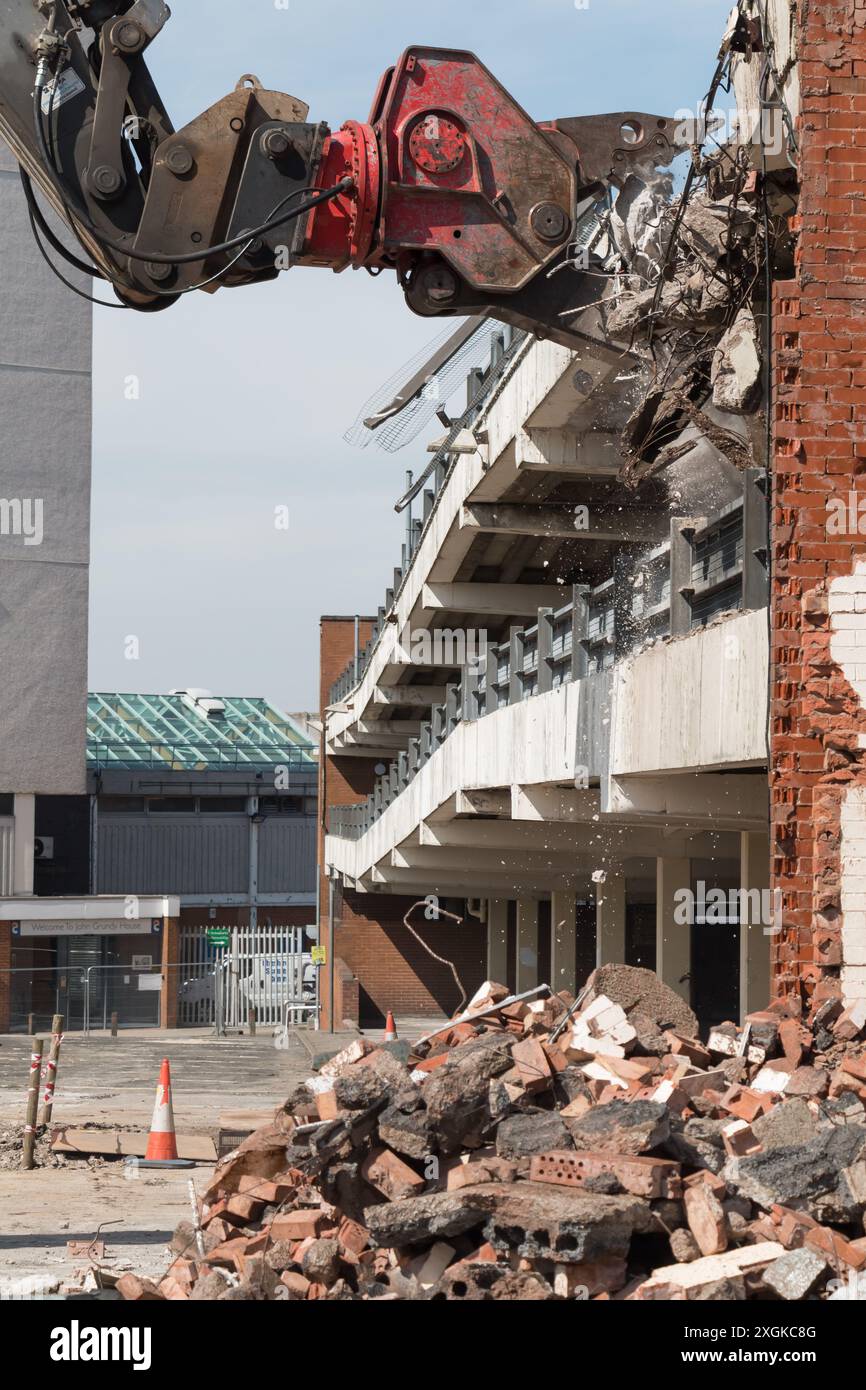 Demolition of a multi storey car park Stock Photo - Alamy