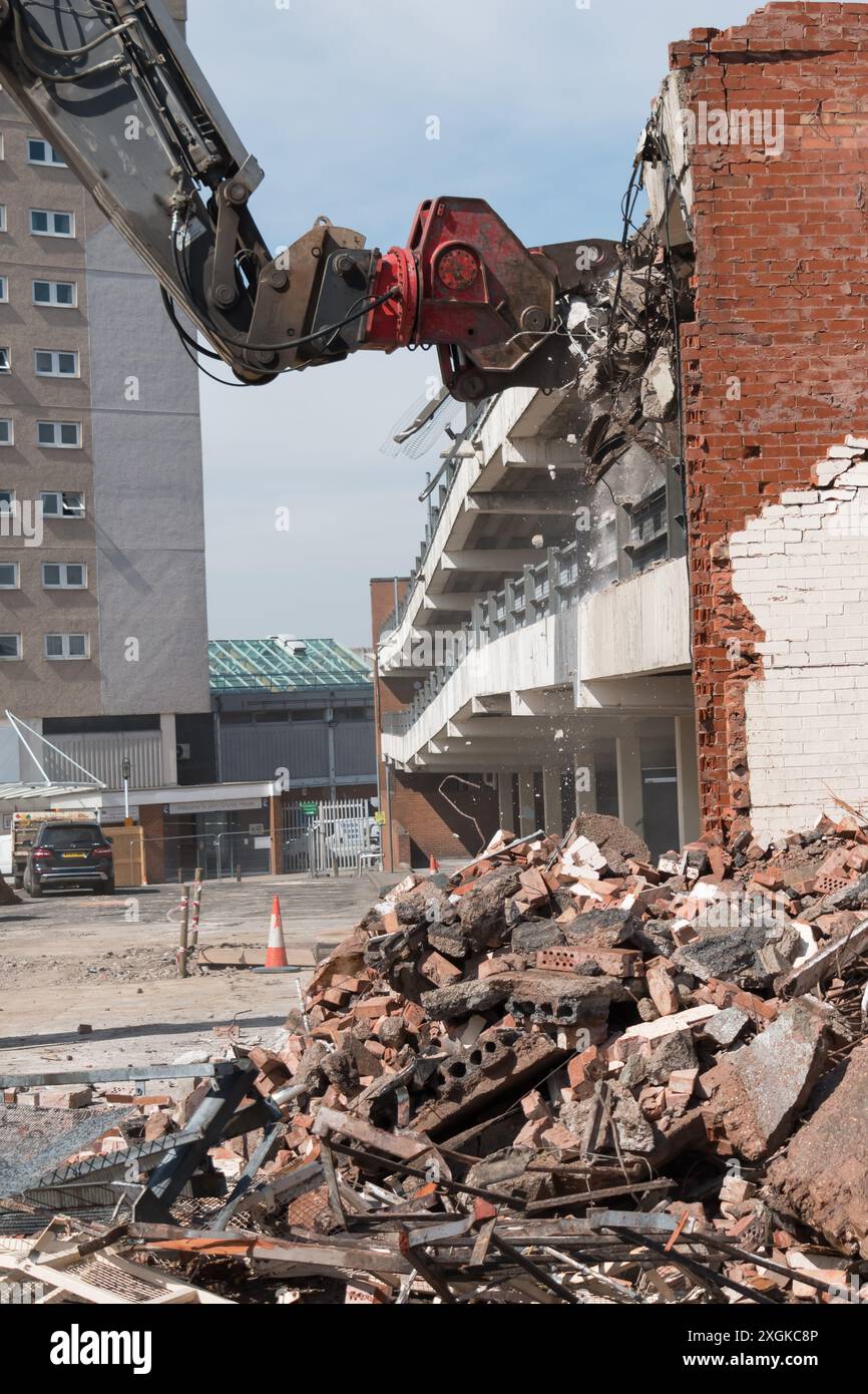 Demolition of a multi storey car park Stock Photo - Alamy