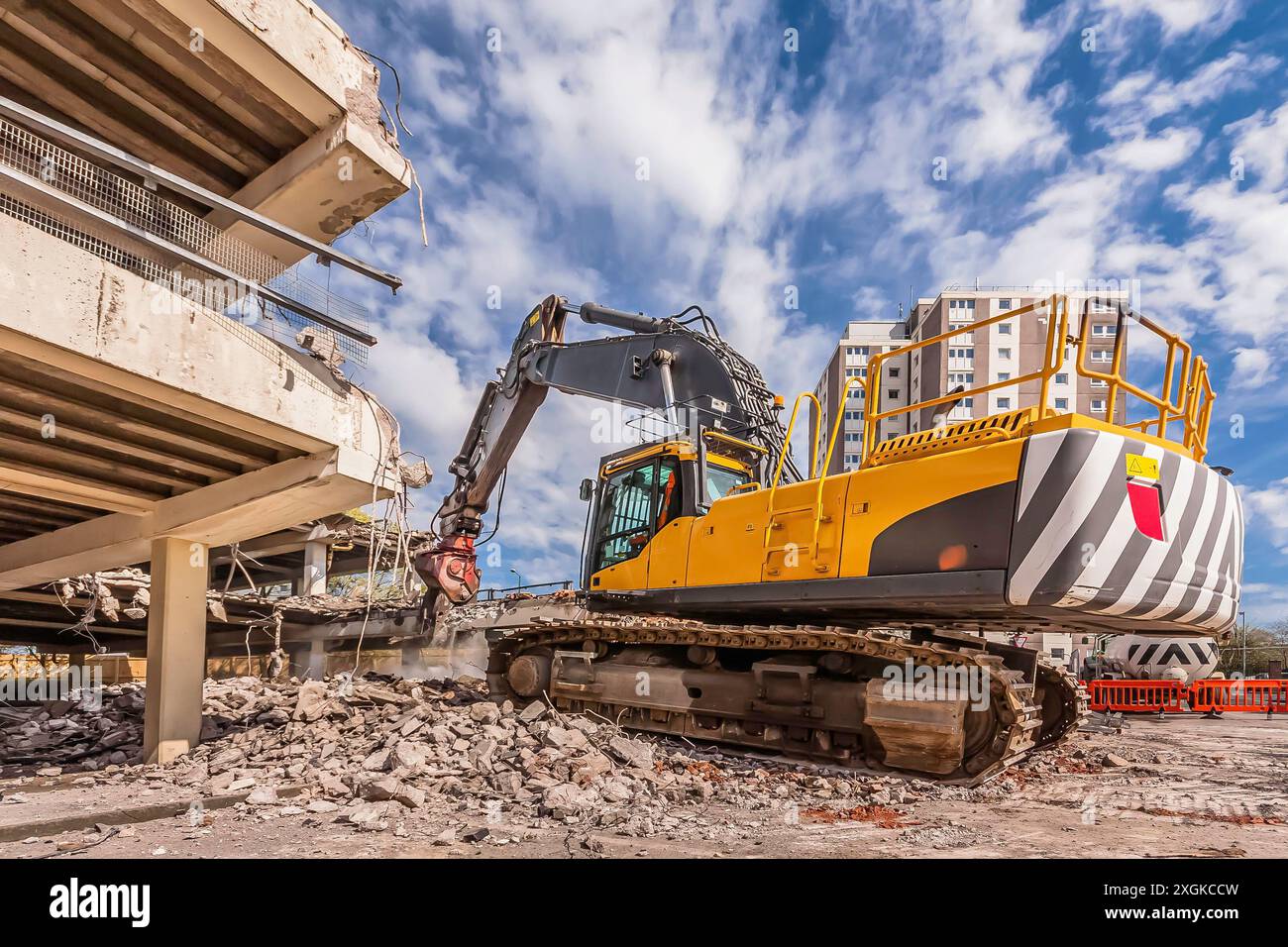 Demolition of a multi storey car park Stock Photo - Alamy