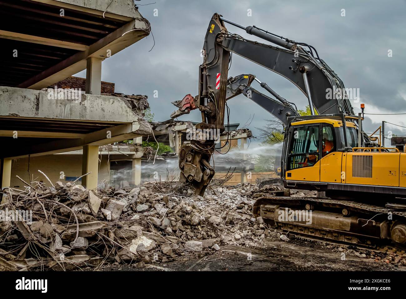Demolition of a multi storey car park Stock Photo - Alamy