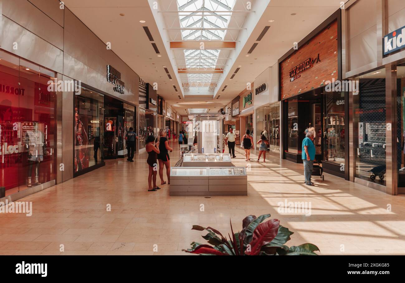 malls and streets Stock Photo - Alamy