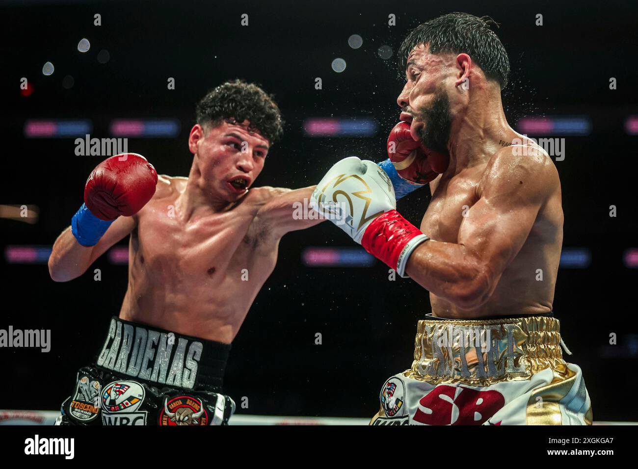 PHOENIX, ARIZONA - JUNE 29: Arturo Cárdenas and Danny Barrios fight for ...
