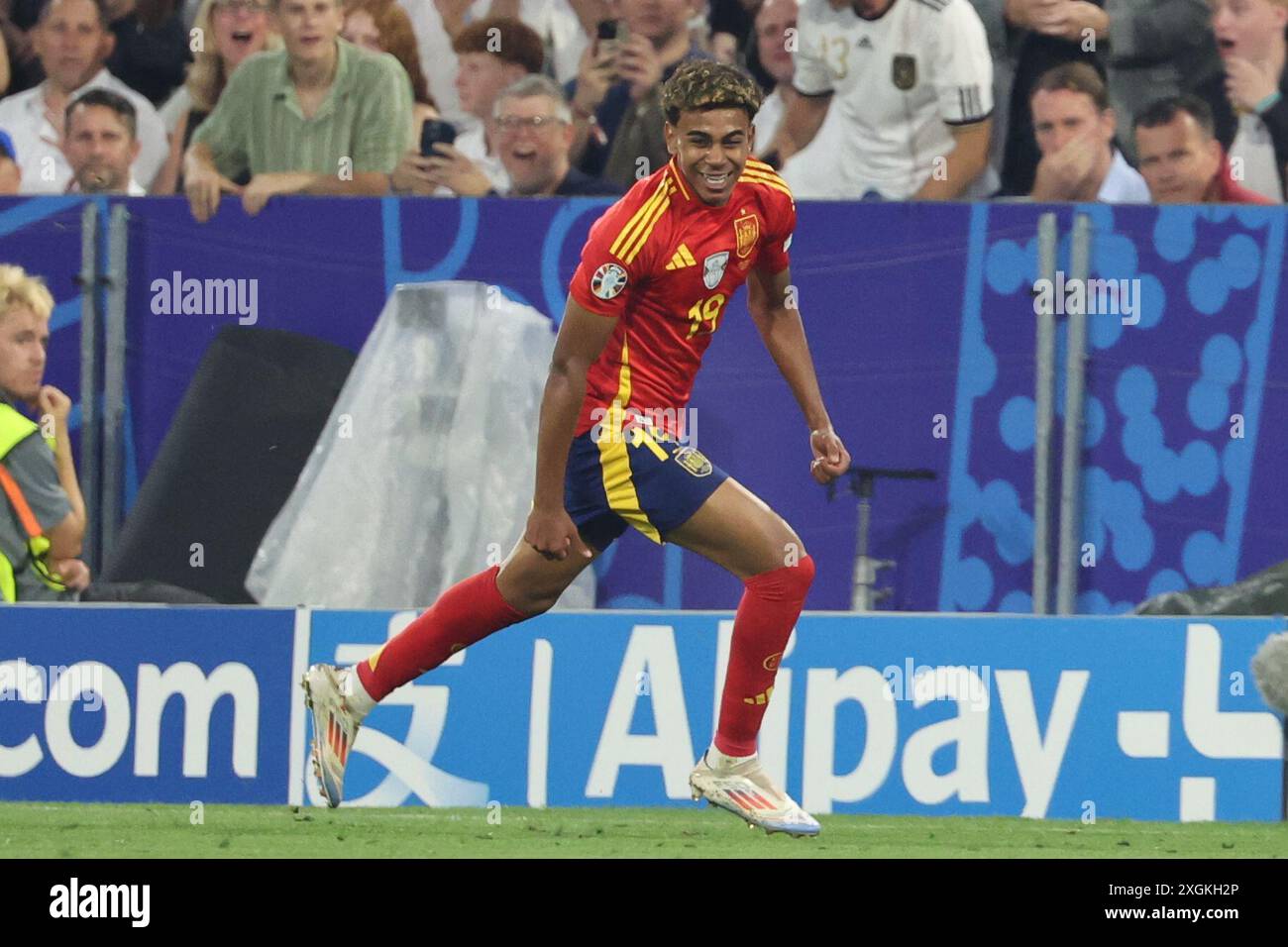 Lamine yamal goal hi-res stock photography and images - Alamy