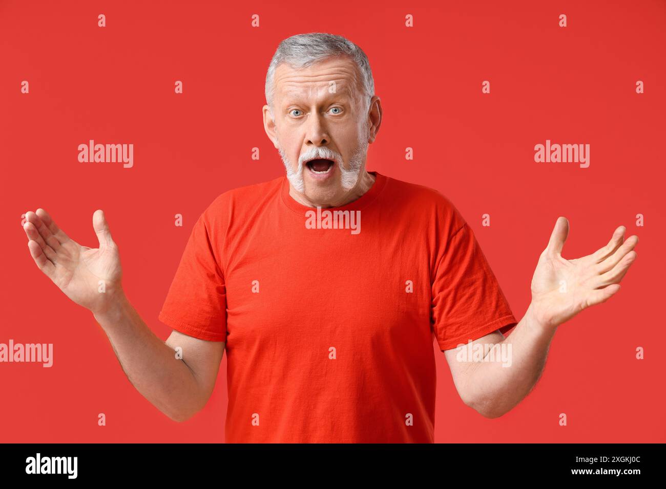 Scared stressed old man hi-res stock photography and images - Alamy
