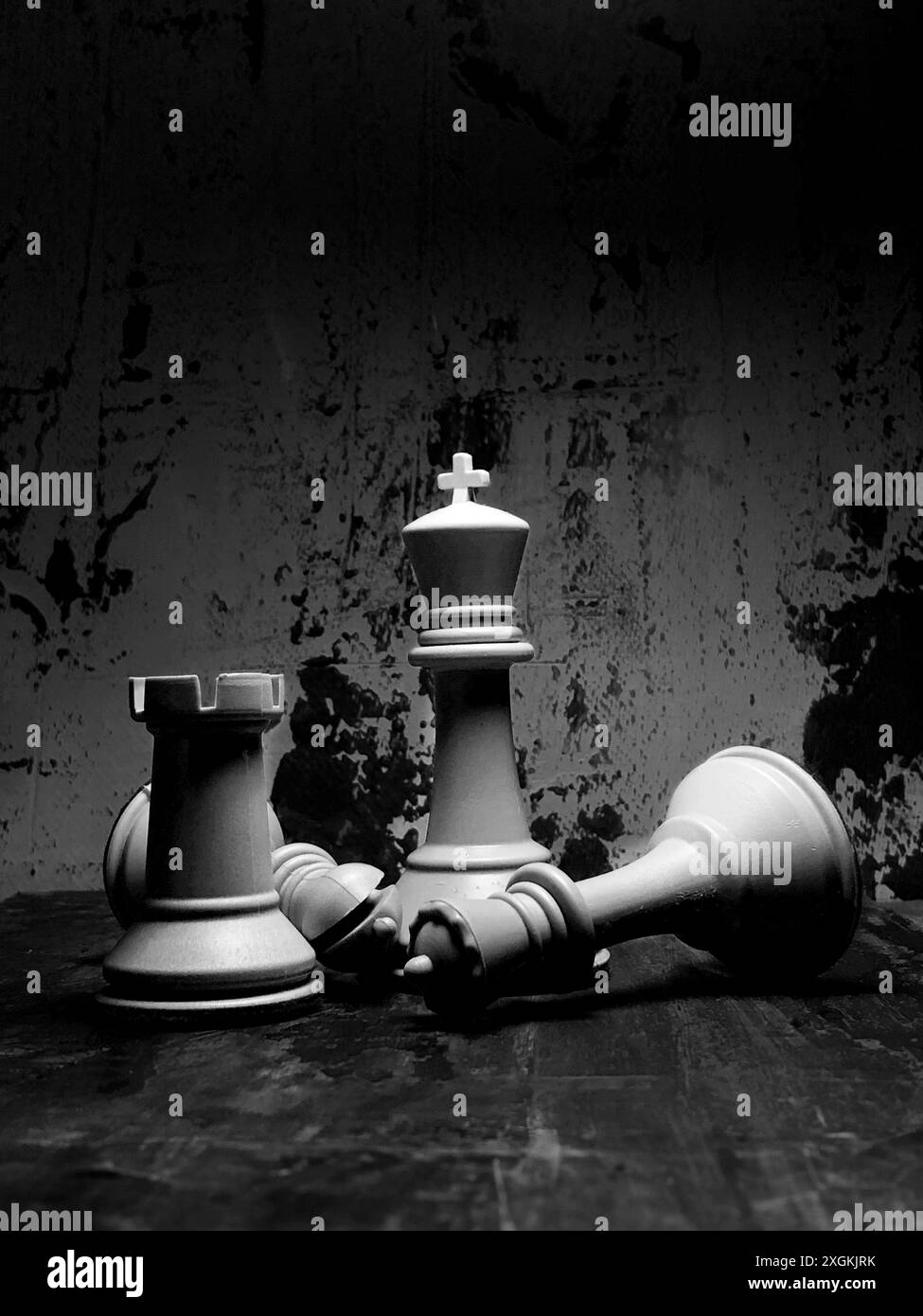 Fallen chess pieces Black and White Stock Photos & Images - Alamy