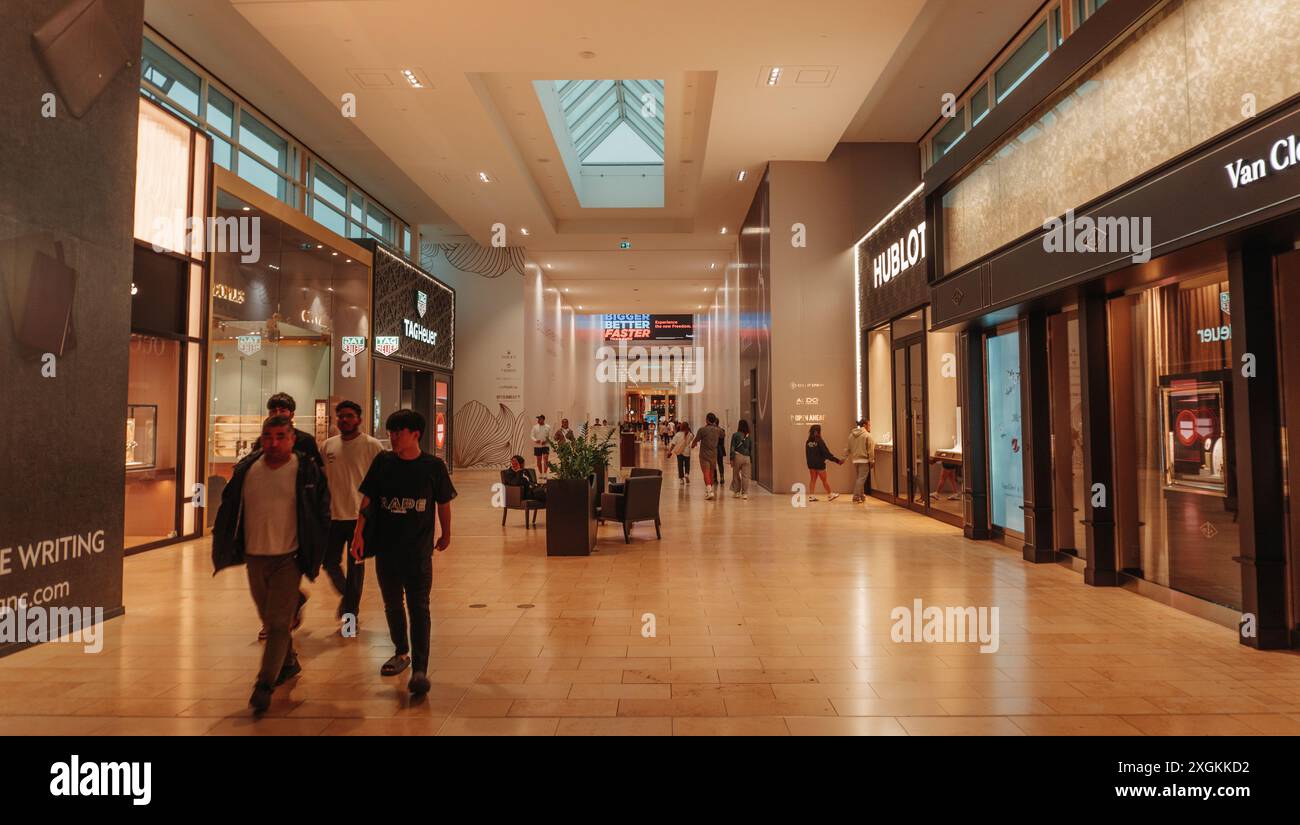 malls and streets Stock Photo - Alamy