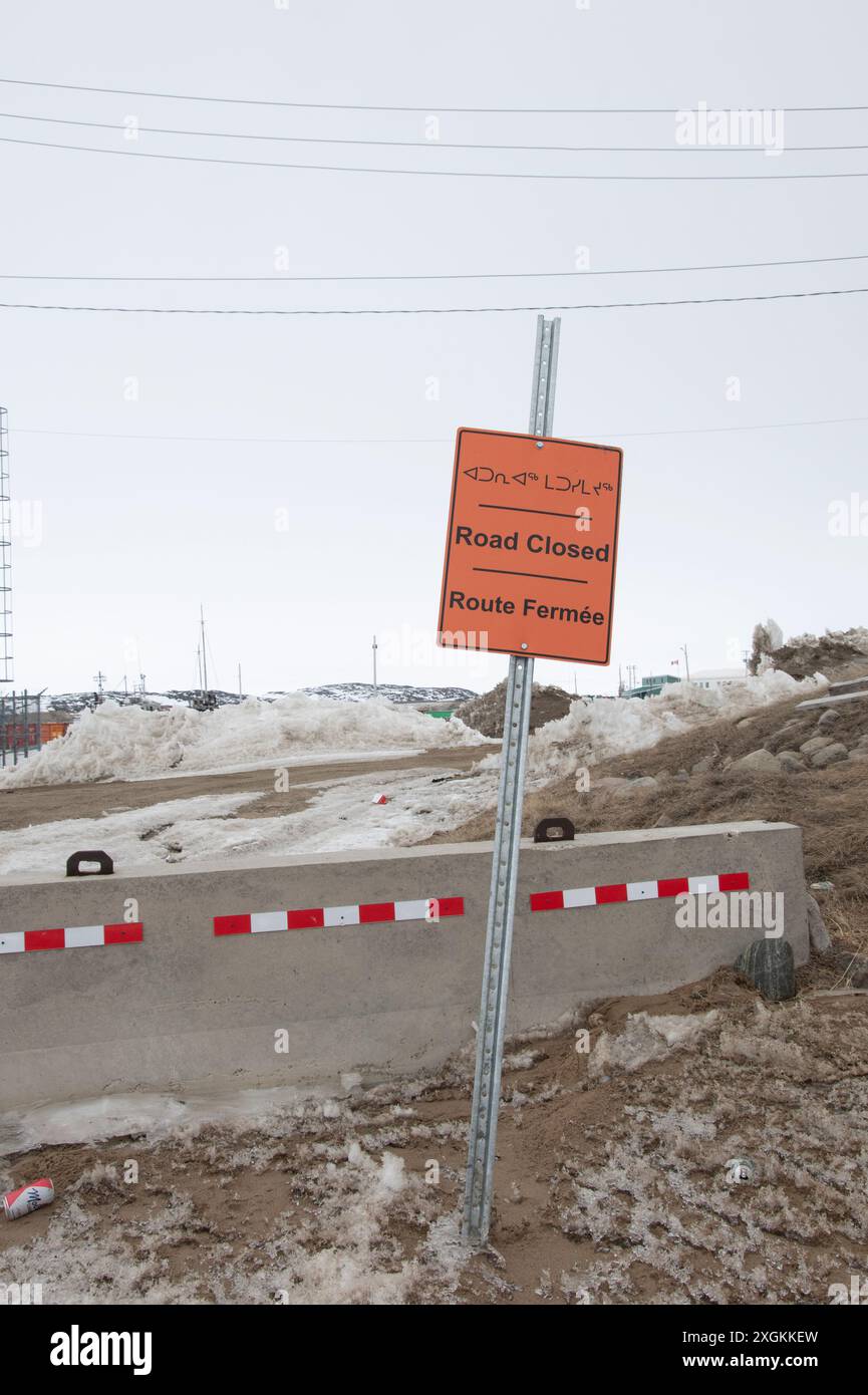 Multilingual road closed sign in English, French and Inuktitut at the ...