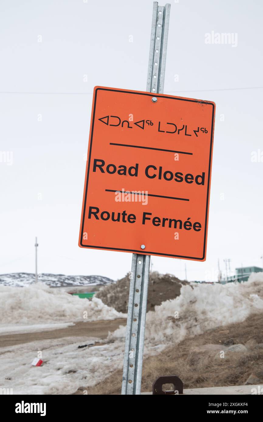 Multilingual road closed sign in English, French and Inuktitut at the ...