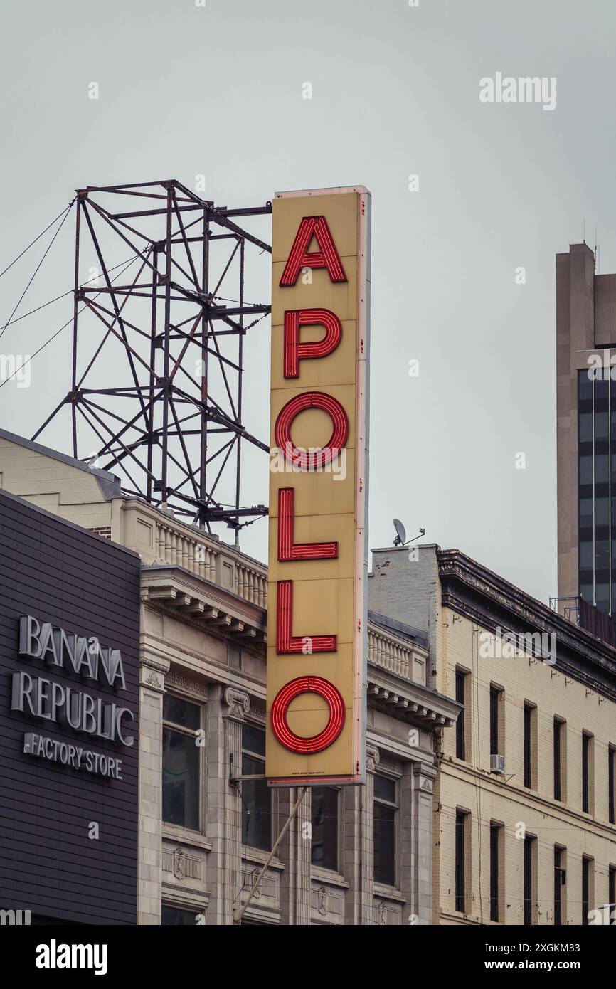 Vintage theatre signs hi-res stock photography and images - Alamy
