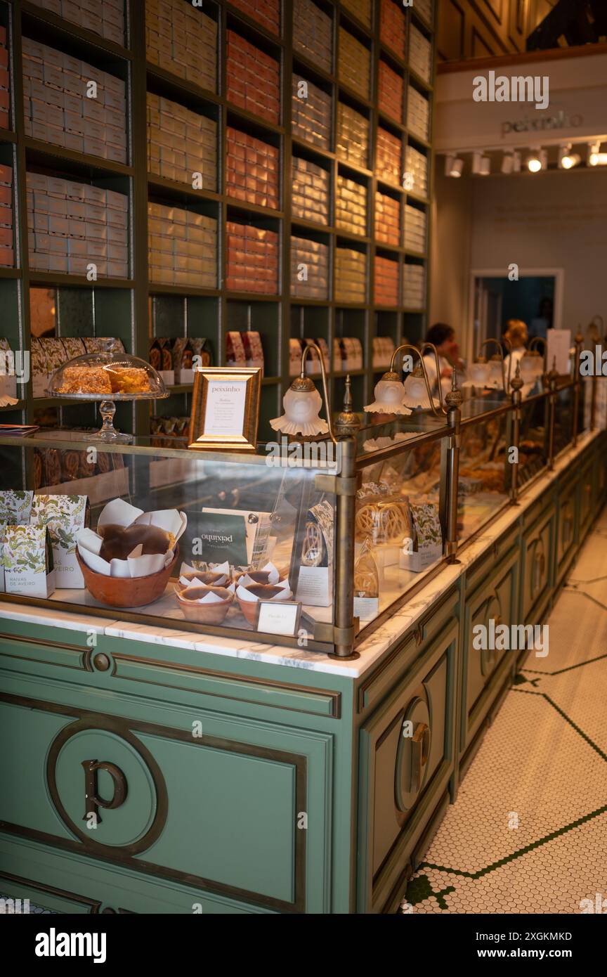 Interior of pastry shop hi-res stock photography and images - Alamy