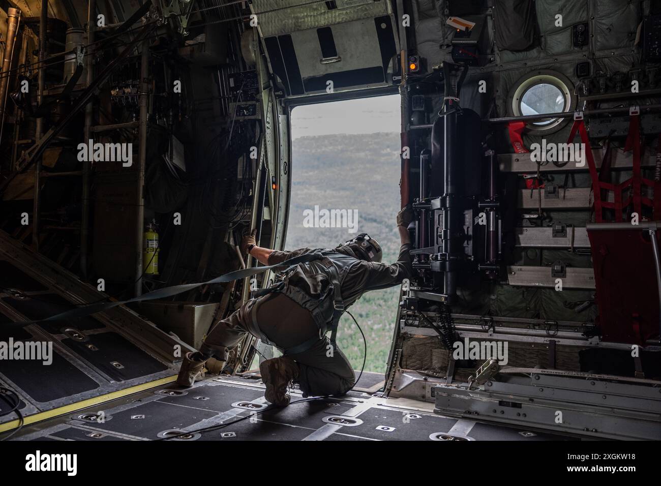 U.S. Air Force Senior Master Sgt. Rob Mitchell, C-130H Hercules ...