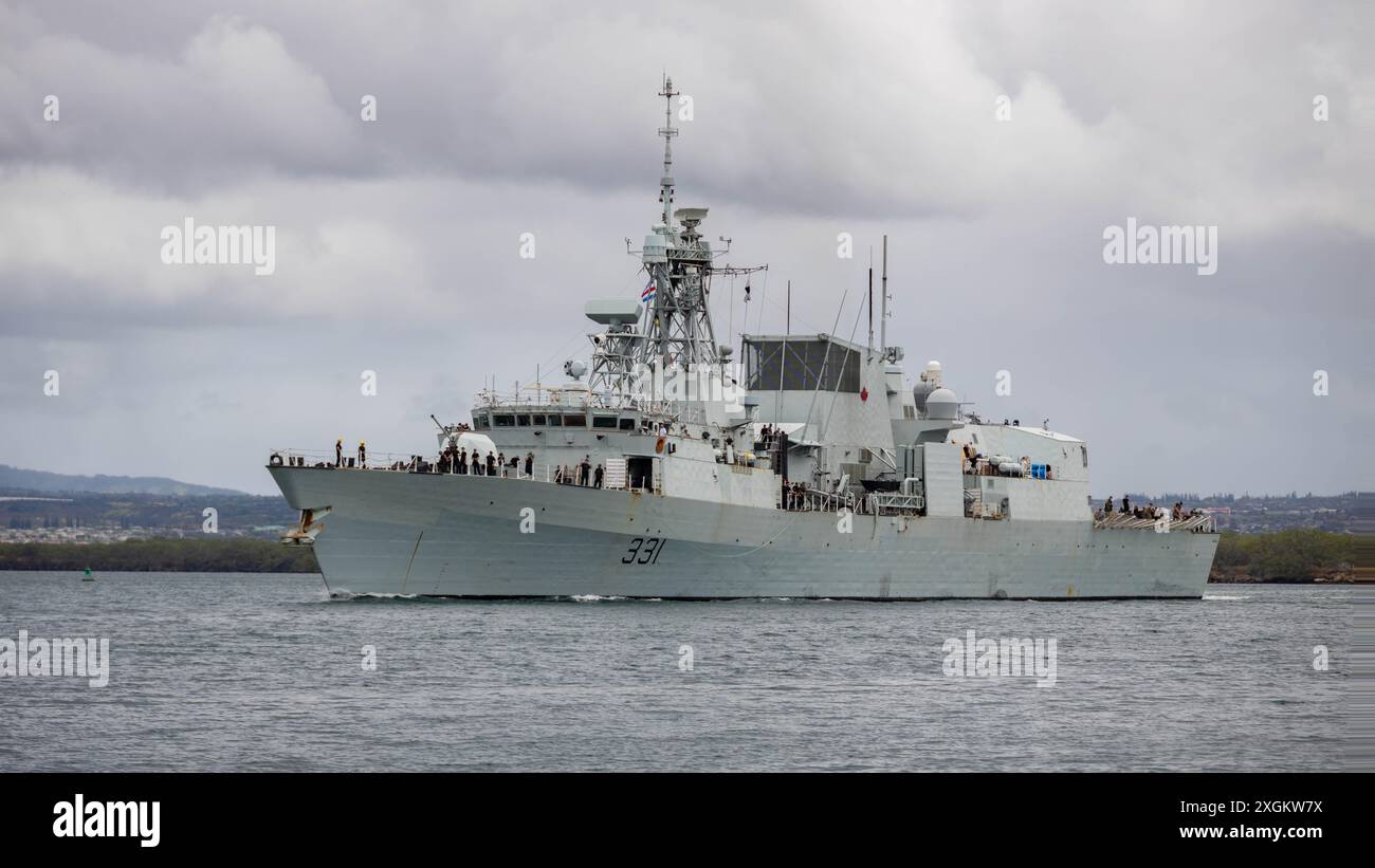 The Royal Canadian Navy Halifax-class frigate HMCS Vancouver (FFH 331 ...