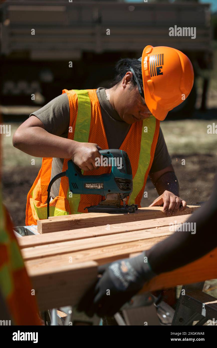 U.S. Soldiers with 176th Engineer Company, 420th Chemical Battalion ...