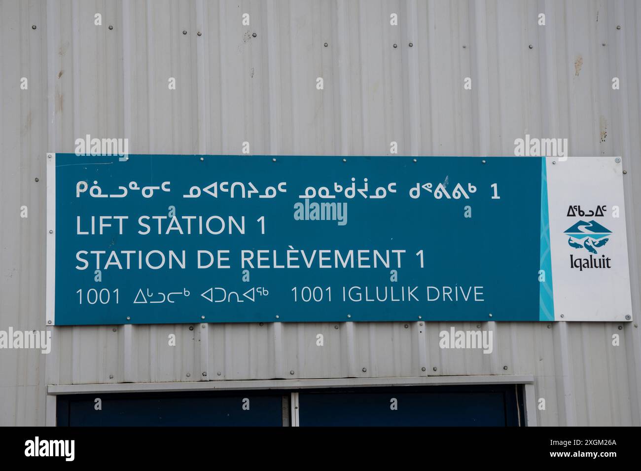 Multilingual lift station 1 sign in English, French and Inuktitut on ...