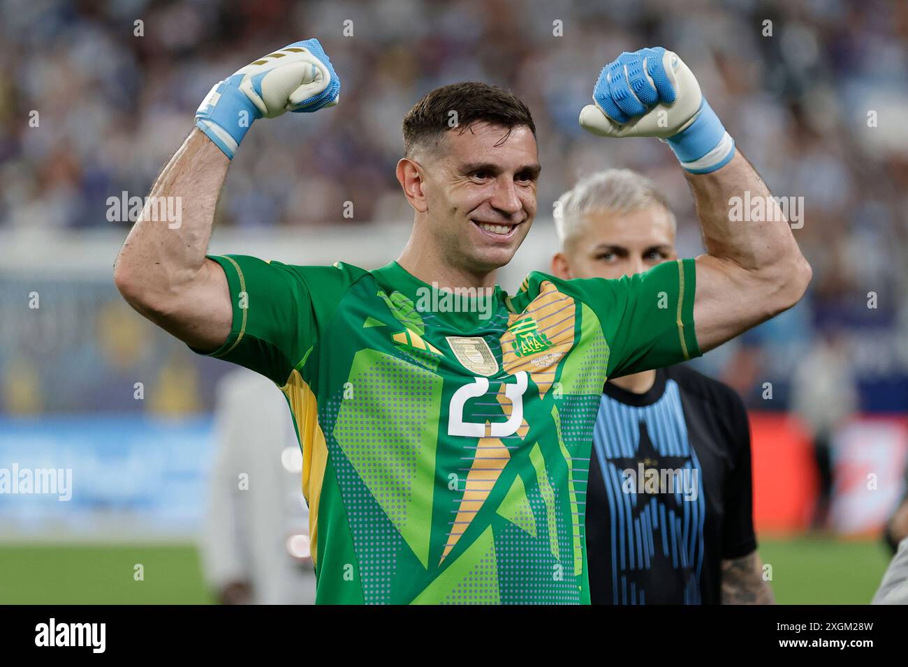 Argentina's goalkeeper Emiliano Martinez celebrates after beating ...