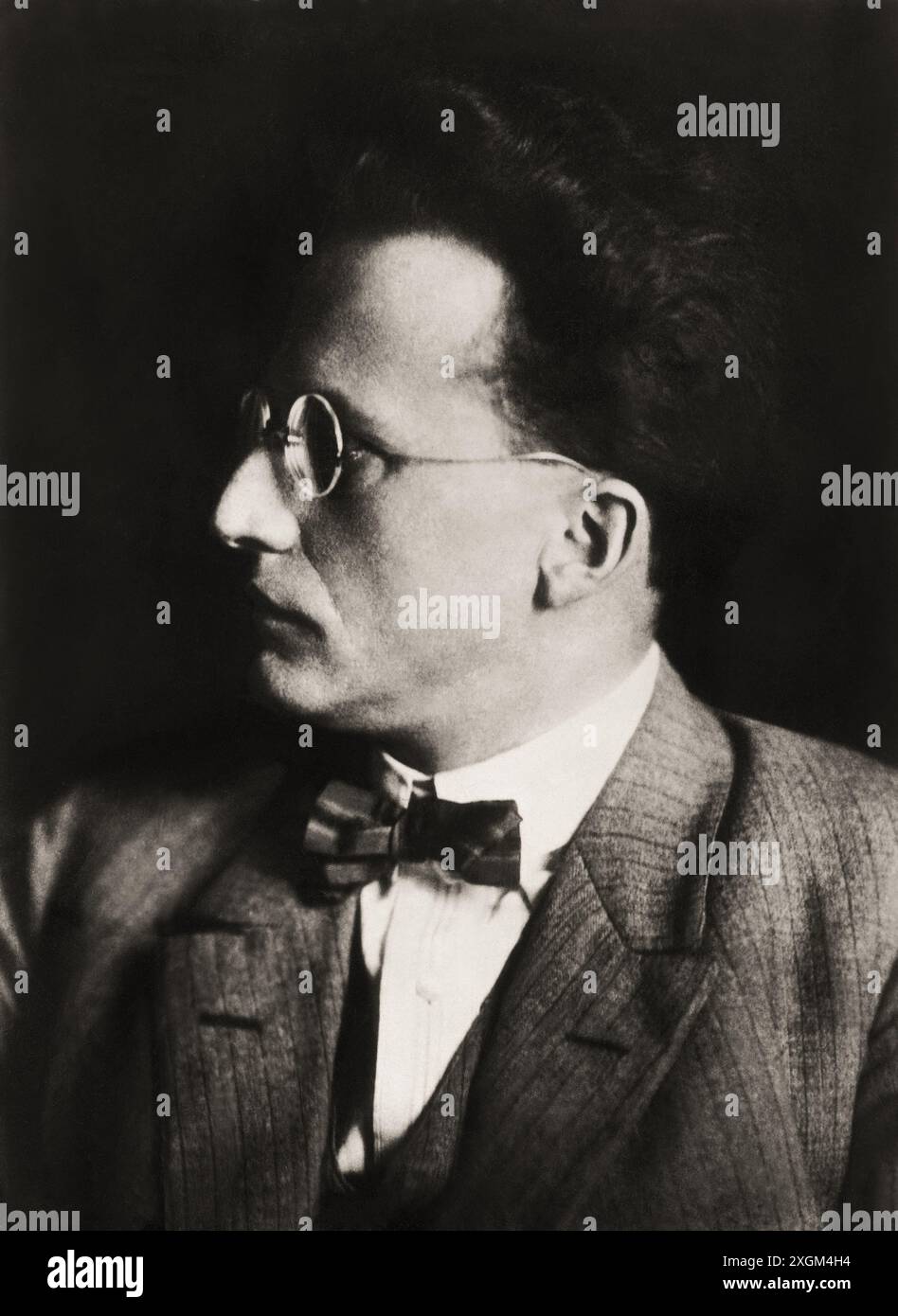 Erwin schrodinger portrait hi-res stock photography and images - Alamy