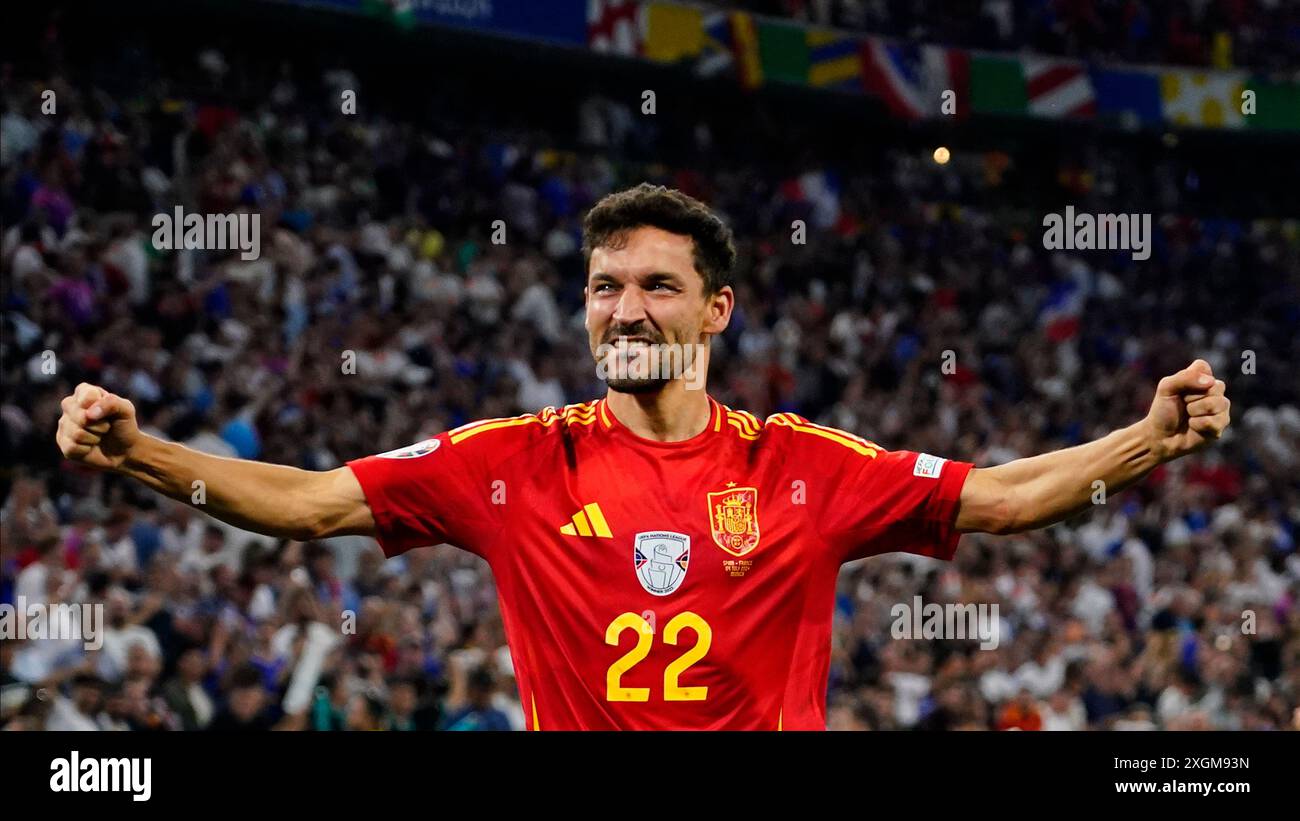 Jesus Navas of Spain celebrates the victory at full time during the ...