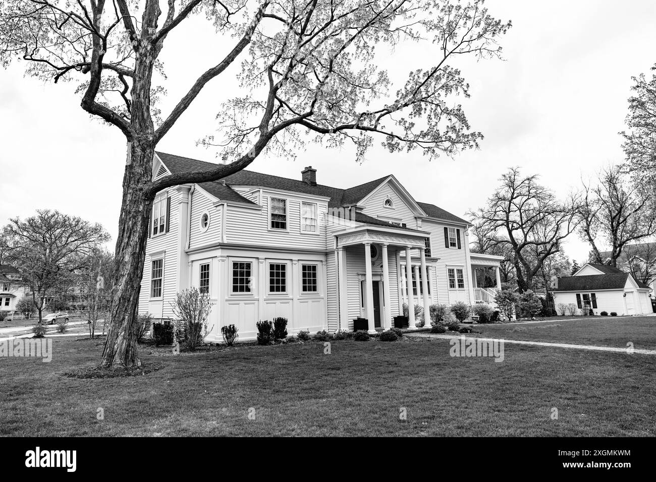 America suburbs apartment Black and White Stock Photos & Images - Alamy