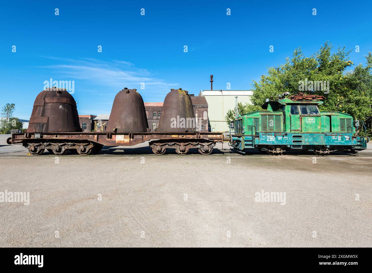Slag pots hi-res stock photography and images - Alamy