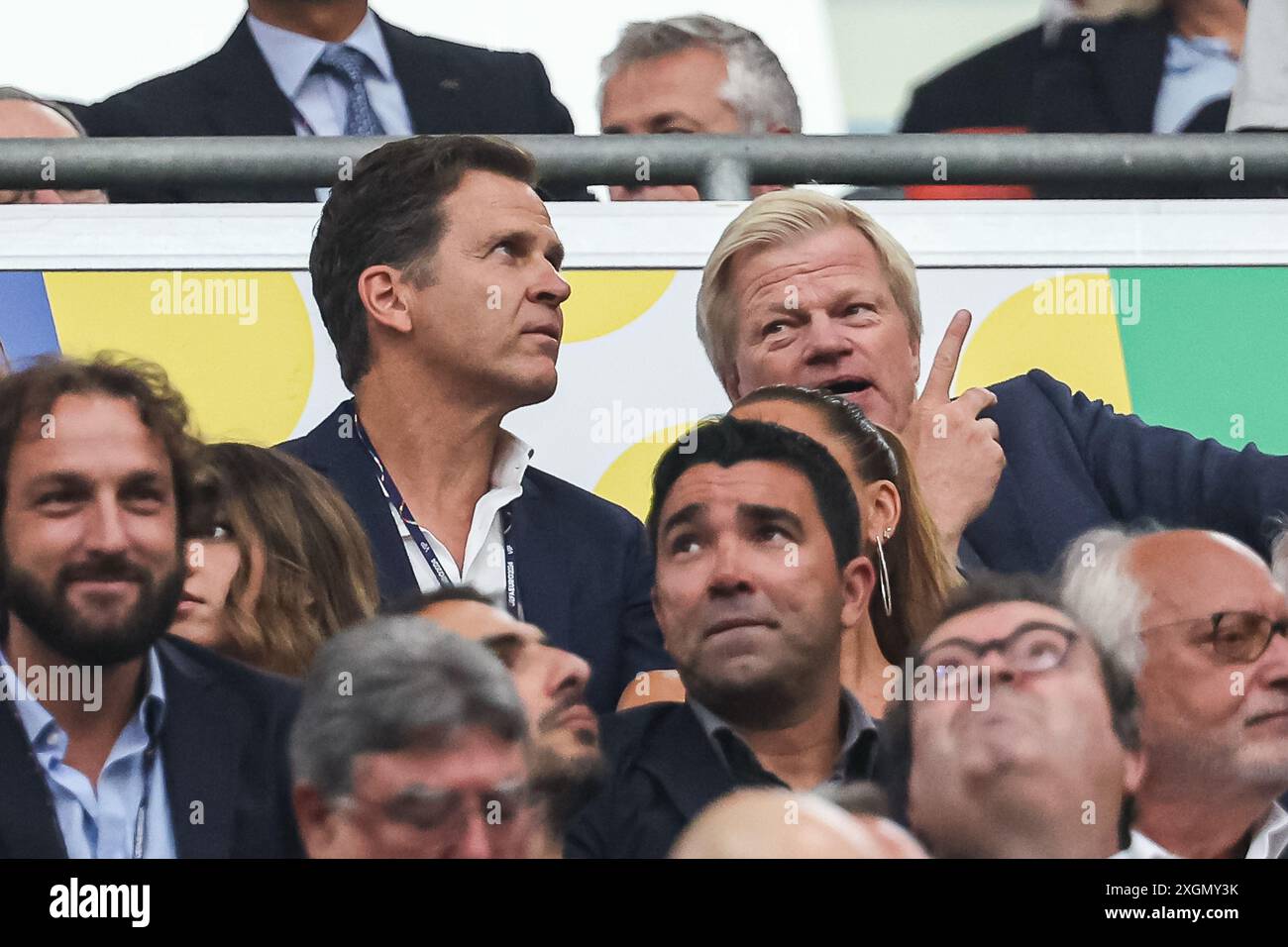 Oliver Bierhoff und Oli Kahn unterhalten sich GER, Spanien (ESP) vs ...