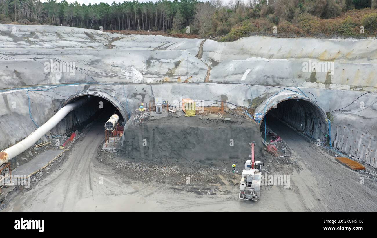Concrete tunnel construction hi-res stock photography and images - Alamy
