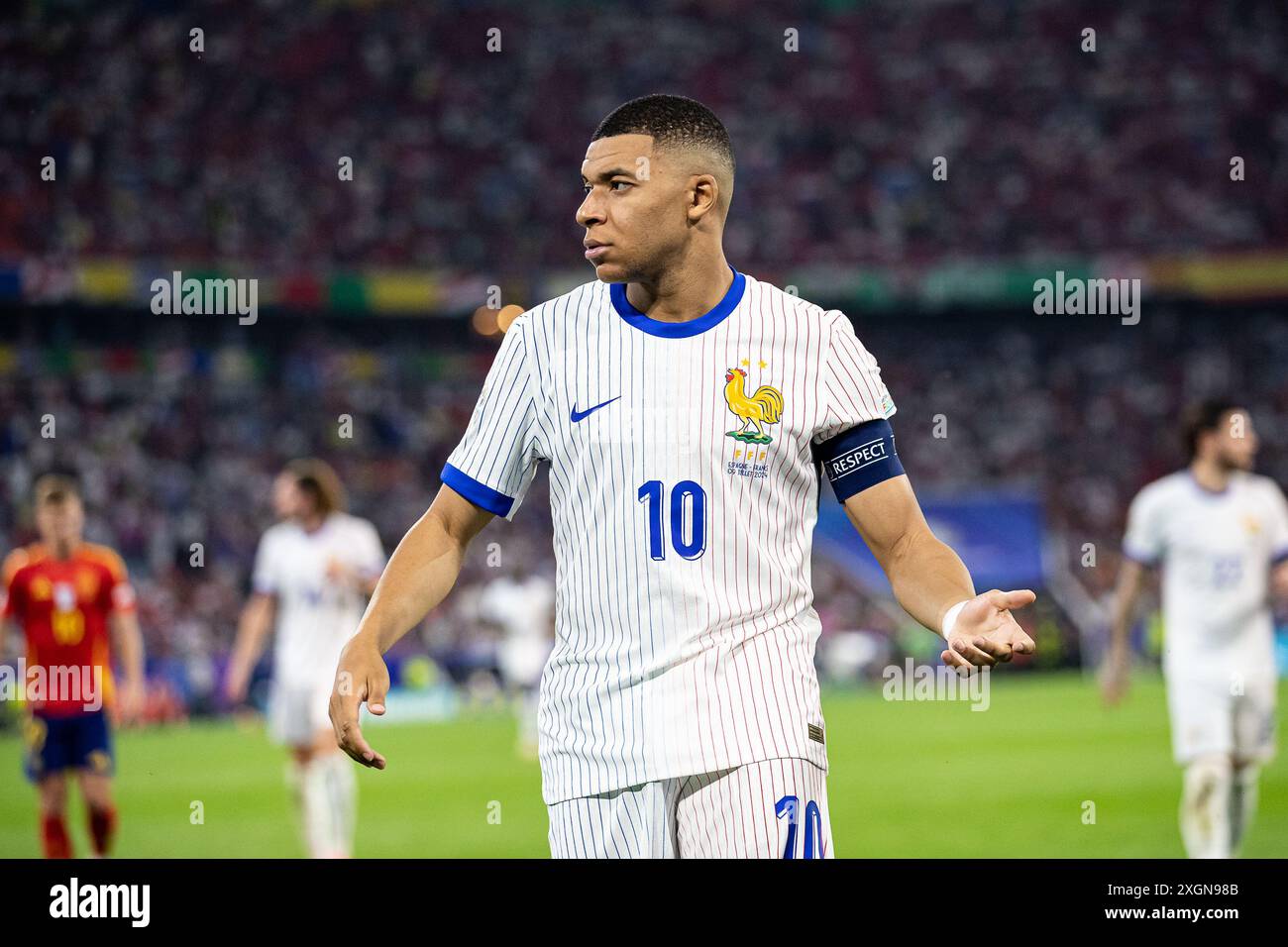 Kylian Mbappe (Frankreich, #10), wo ist der Ball Gestik GER, Spanien ...